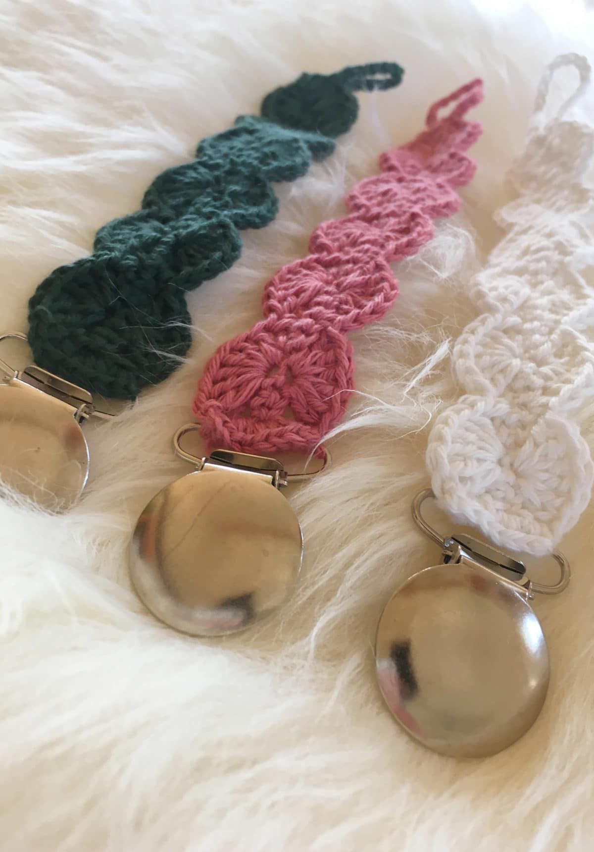 Dear Vera’s pacifier chain - Milla Billa